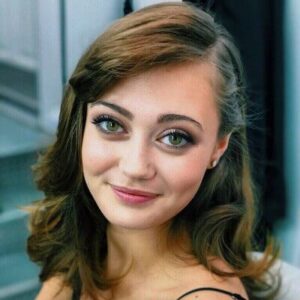 Ella Purnell Biography, Height, Age, Family, Boyfriend, Movies, TV & Facts