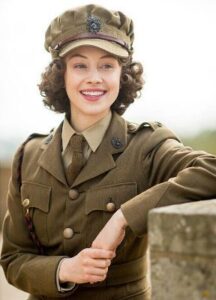 Sarah Gadon Biography, Height, Age, Family, Husband, Movies & Facts